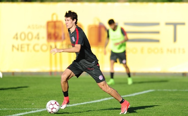 rodrigo-dourado – Rolando a Bola